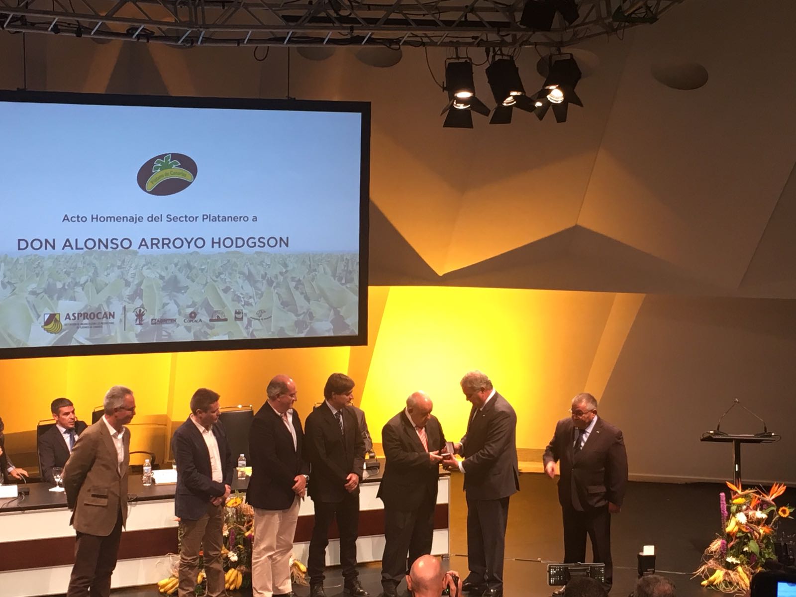 EMOTIVO HOMENAJE A D. ALONSO ARROYO - ASOCAN